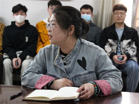 化学与材料学院举办2023年第一期“师魂影院”观影活动 化学与材料学院