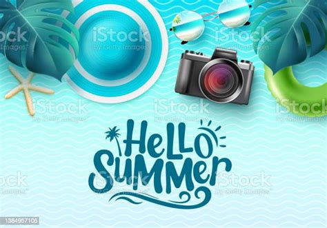 여름 벡터 배경 디자인 모자 카메라와 함께 안녕하세요 여름 타이포그래피 텍스트와 열대 시즌 휴가 장식야외 요소를 떠난다 여름아 안녕에 대한 스톡 벡터 아트 및 기타 이미지