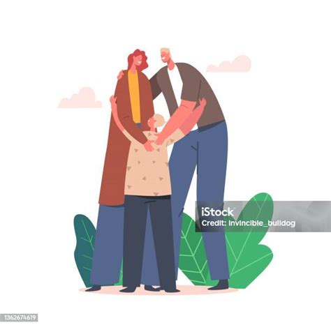 사랑하는 가족은 팔 부모 및 자녀 유대감과 함께 서 있습니다 어머니와 아버지 캐릭터 들고 아들 손 포옹 안기에 대한 스톡 벡터 아트 및 기타 이미지 Istock
