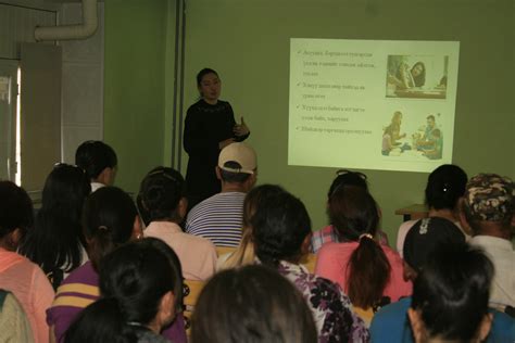 ДАРХАН СУМЫН 8 ДУГААР БАГИЙН ИРГЭДЭД ХУУЛЬ ЭРХ ЗҮЙН МЭДЛЭГ ОЛГОХ