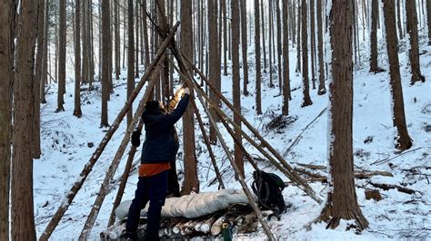 눈 내린 숲 속에서 통나무 텐트 만들어서 하룻밤 설산캠핑 통나무텐트 Youtube