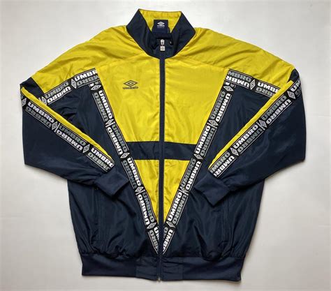 Вітровка umbro з лампасами — цена 599 грн в каталоге Ветровки Купить ...