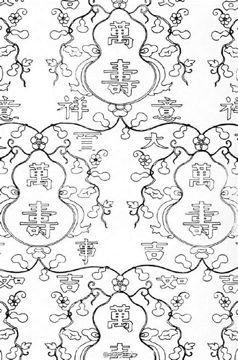 明代节令所穿吉服大都装饰应景纹样，如年节用大吉葫芦（葫芦景）、万年吉庆等，元宵节则用灯笼（灯景），此外还有将两种元素组合而成的葫芦灯笼纹——图1：蓝地葫芦灯笼纹双层锦，以双龙和大小（子孙）葫芦