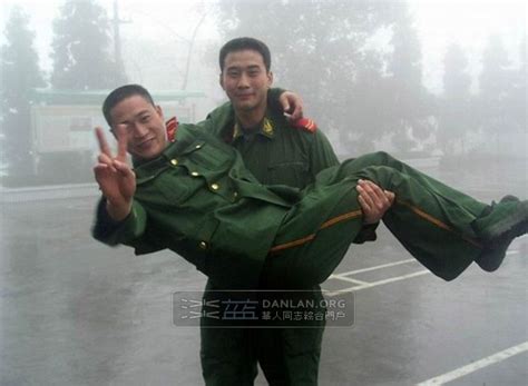 军警同志：暧昧的一对对新闻大夫e站