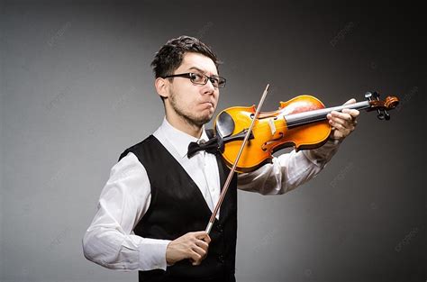 바이올린으로 재미있는 바이올린 연주자 배경 기분 플레이 유머러스한 배경 일러스트 및 사진 무료 다운로드 Pngtree