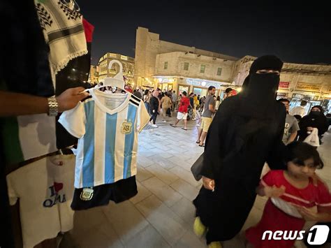 카타르 국왕 역대 월드컵 개최국 중 전례없이 비판받고 있다