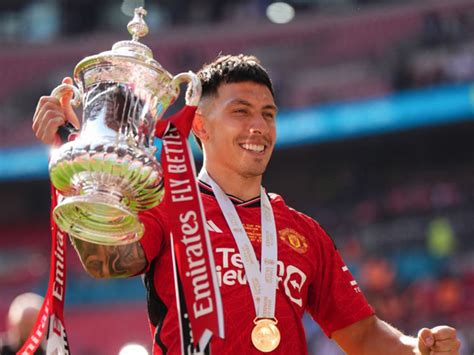 Lisandro Martinez Ingatkan Garnacho Dan Mainoo Jangan Besar Kepala Liga Olahraga