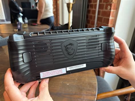 Портативная игровая приставка на «лучшем в мире встроенном GPU». MSI ...