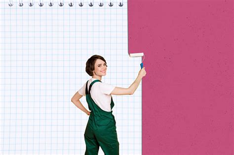 크리 에이 티브 사진 콜라주 그림 웃고있는 행복한 젊은 여자 그림 벽 브러쉬 전문 혁신 체크 무늬 배경 25 29세에 대한 스톡 사진 및 기타 이미지 Istock