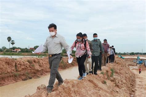 អាជ្ញាធរខេត្តកណ្តាល ចុះរឹតបន្តឹងអាជីវកម្មជីកដី ខ្សាច់ និងការដឹកជញ្ជូនដីដែលពុំមានច្បាប់អនុញ្ញាត