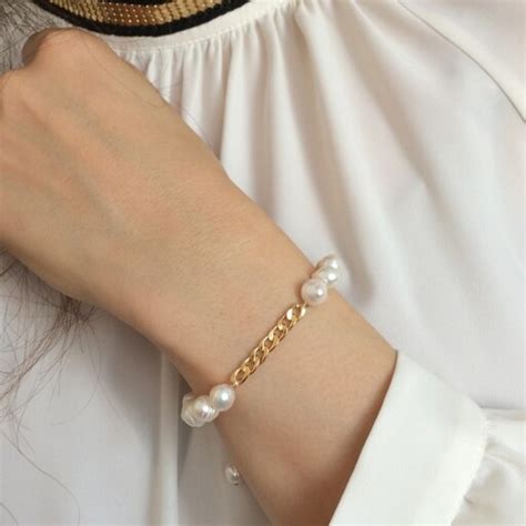 خرید و قیمت دستبند مروارید کارتیر زنانه از غرفه ساعت و زیورآلات کادوطوری