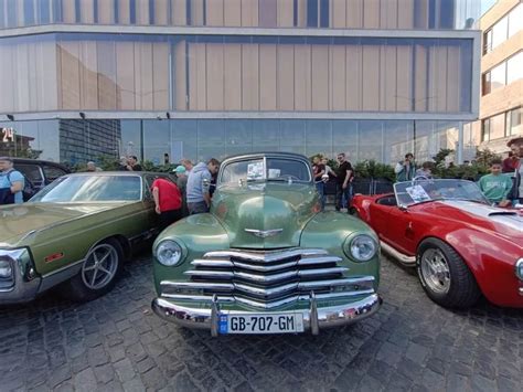 გამოფენა რომელის გამოც რესპუბლიკის მოედანი გადაიკეტა Kalaki Ge