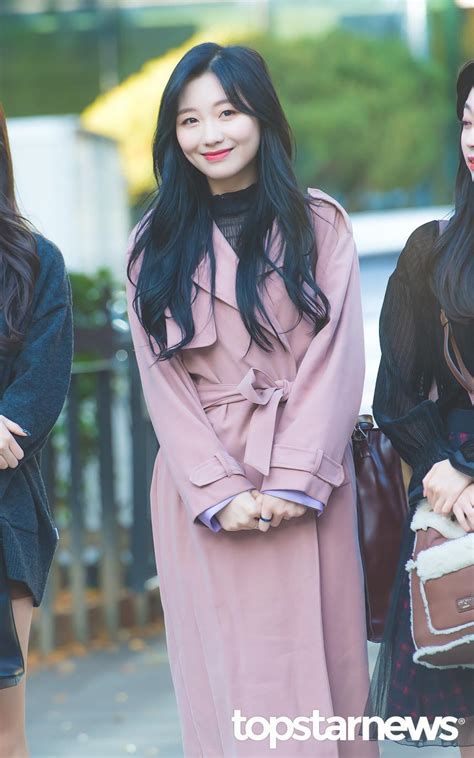 [hd포토] 러블리즈 Lovelyz 류수정 ‘심쿵 아이컨택 배틀트립 정송이 기자 톱스타뉴스