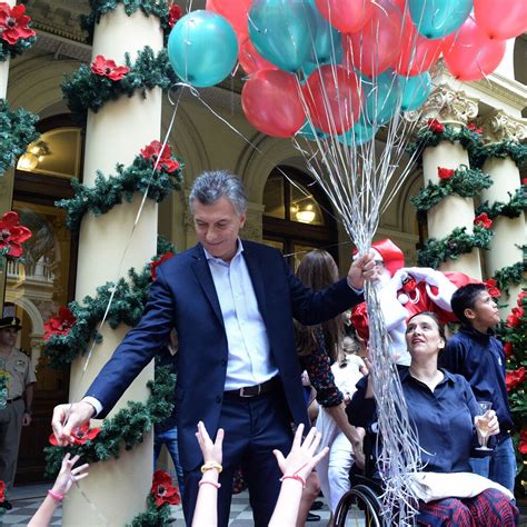 Con Papá Noel Y Efraín Mauricio Macri Encabezó El Brindis Por Navidad