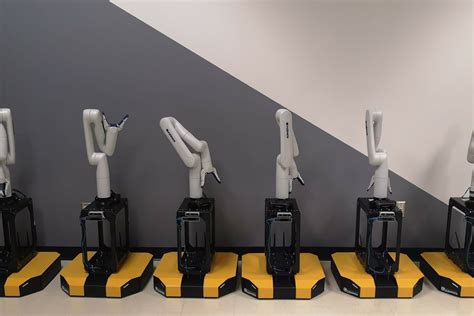 Lab INIT Robots Enhanced Awareness For Mobile Cobots In