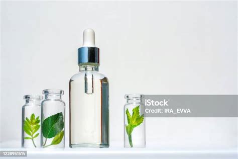 동종 요법 식물성 오일 유기농 바이오 화장품 및 식품 첨가제의 개념 0명에 대한 스톡 사진 및 기타 이미지 0명 가벼운 개념 Istock