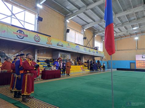 Сар шинийн баярын бөхийн барилдаан эхэллээ