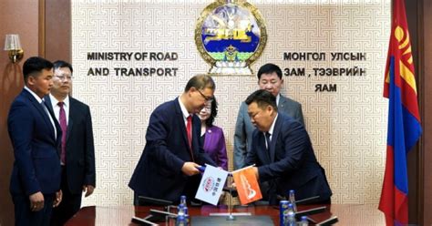 Гашуунсухайт Ганцмод боомтын төмөр замын барилгын ажил гүйцэтгэх гэрээнд гарын үсэг зурав