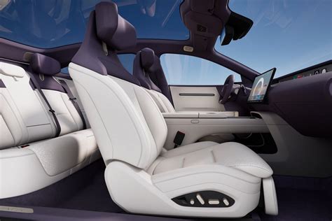 Седан Avatr 06 выходит на рынок самая дешёвая модель в гамме КОЛЕСА ру автомобильный журнал