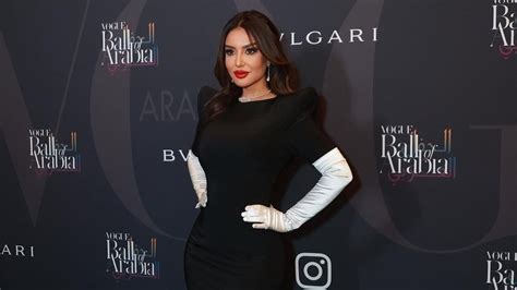 ميساء مغربي تلفت الأنظار بالأسود