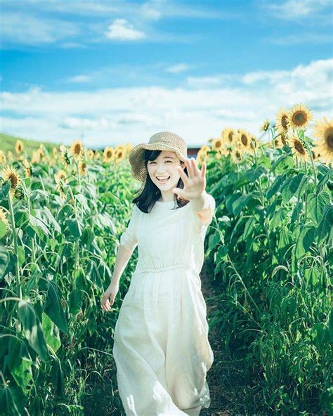 25 ไอเดียแมทช์ชุดกับทุ่งดอกไม้ ถ่ายยังไงไม่ให้ดอกไม้แย่งซีน