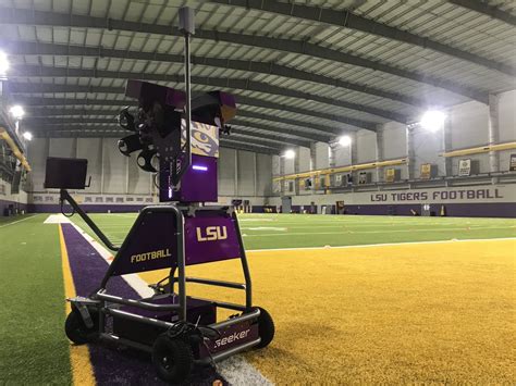 Amid Pandemic Nfl And College Stars Turn To Robot Qb For Reps