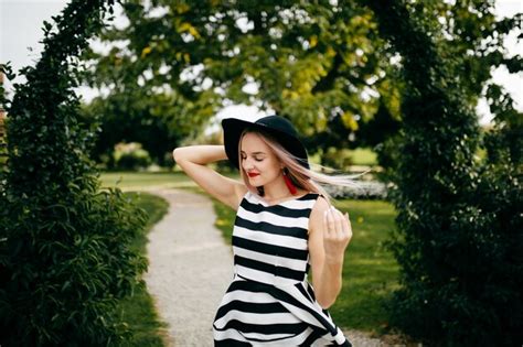 Junges Paar Liebe Ist Kostenlose Foto