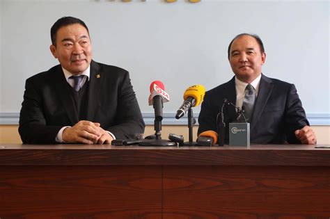 Ц Цогтбаатар Э Ариунболд Л Энхрийлэн нар Биеийн тамир спортын Тэргүүний ажилтан боллоо