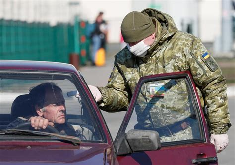 Українці продовжують масово повертатися додому з за кордону