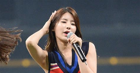 [사진]다이아 기희현 그라운드 위 아찔한 댄스