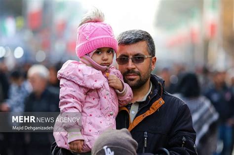 مشرق نیوز عکس دختران کاپشن صورتی در گلزار شهدای کرمان