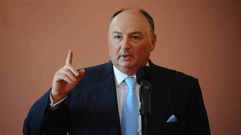 Польща заморозила акції наближеного до Путіна російського олігарха Європейська правда