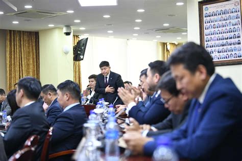 Нийслэлийн Засаг даргад Хишгээгийн Нямбаатарыг нэр дэвшүүлэхийг НИТХ ын