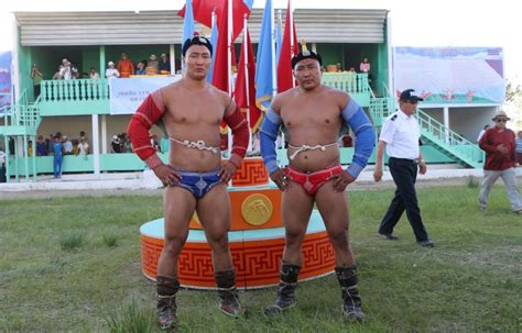 Ховд аймгийн баяр наадамд Мөст сумын харьяат аймгийн харцага Ц Адьяа түрүүлж Дөргөн сумын