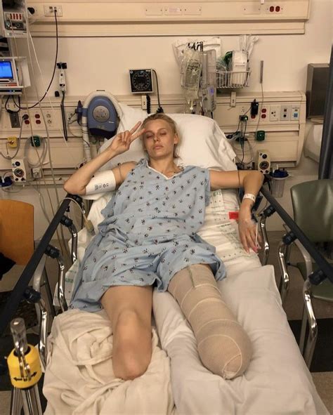 황금 다리 모델 로렌 바서 🦿 데패뉴 장소추천