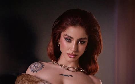 Belén Negri Cautiva Con Su Sensual Abrigo De Piel Colormusic