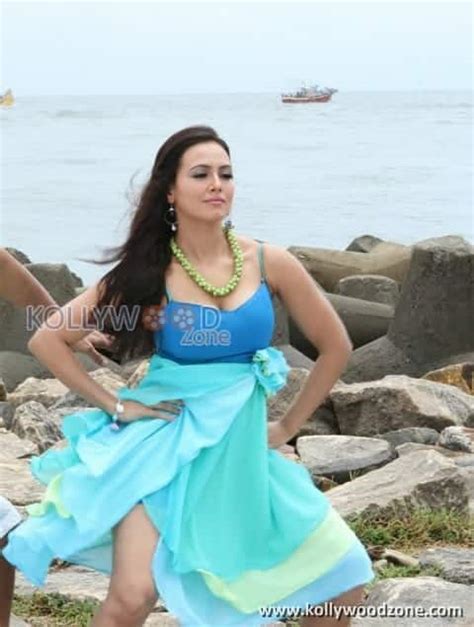 Sana Khan Hot Stills Kollywood Zone