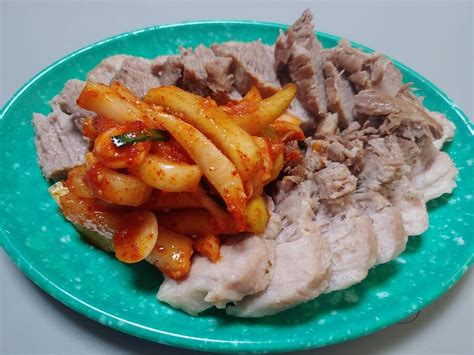 돼지고기 수육 V 소고기 수육 음식 갤러리