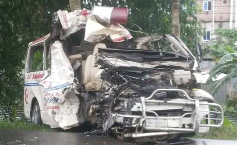 Bangladesh Timeline গাজীপুরে বাস অটোরিকশা সংঘর্ষে নিহত ৫