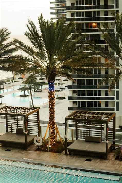 Led 조명 건물 건축 고급 리조트 관광 깨끗한 하늘 당구 도시 도시의 럭셔리 레저 레크리에이션 리조트 리조트 시설 목적지 물 수영 수영장가