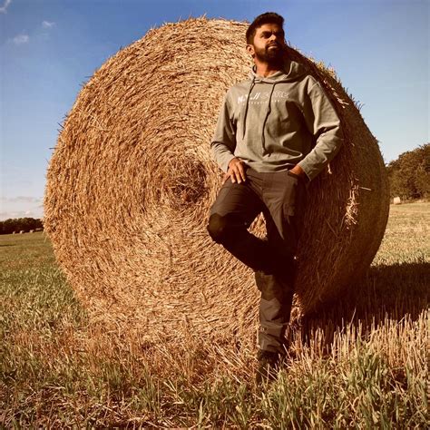 Department Of Export Agriculture අන්තර්ජාලය පරිඝණක හා දුරකථන එක්ක අදවන ලෝකය තනි යායක් බවට