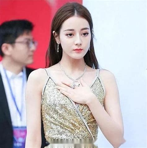 穿衣自由也要有边界低胸装比基尼丁字裤不着丝缕 知乎