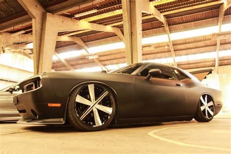 Ein Dodge Challenger auf Luft!