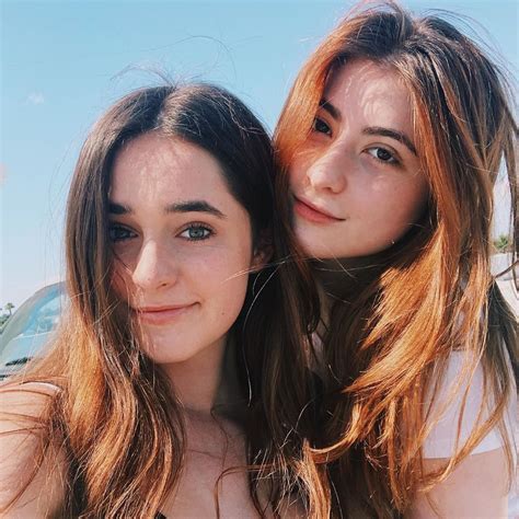 Lara And Friend Scrolller