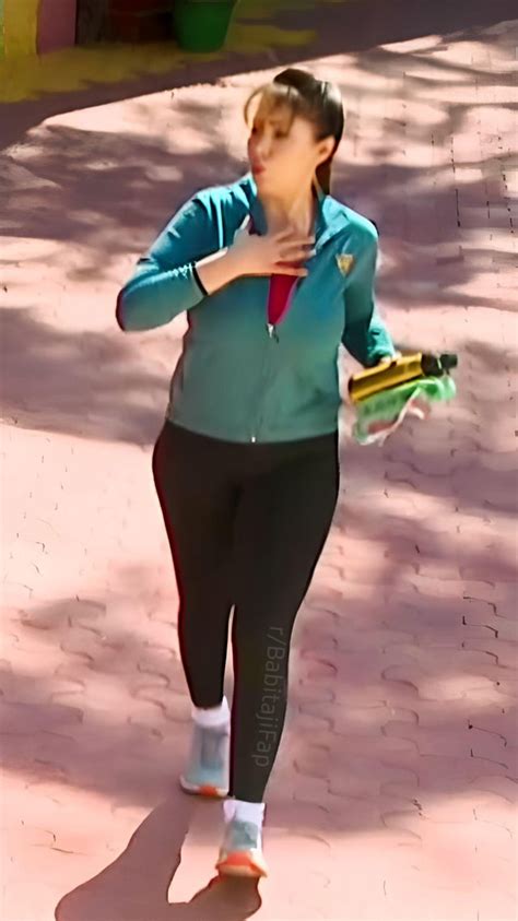 Babita Ji In Tight Gym Clothes🥵 Her Sports Bra And Jacket Are