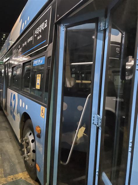 버스 안에 갇혓네… 유머 움짤 이슈 에펨코리아