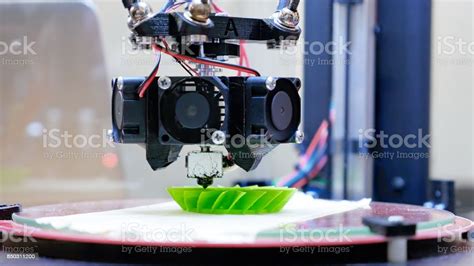 3d 프린터는 제품 제작을 수행 3차원 인쇄에 대한 스톡 사진 및 기타 이미지 3차원 인쇄 산업용 로봇팔 공장 산업 건물