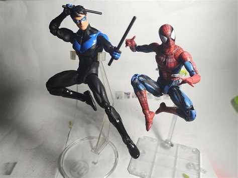 Mafex and DC Icons scale well together : r/Mafex