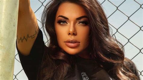 Suzy Cortez Descubre Su Torso Para Adelantarnos Lo Que Hay En Su P Gina Mui Celebridades