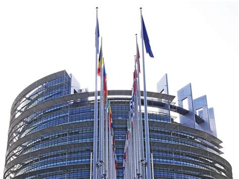 Reuters ЕС вынесет решение по заявке Украины на членство 8 ноября МК